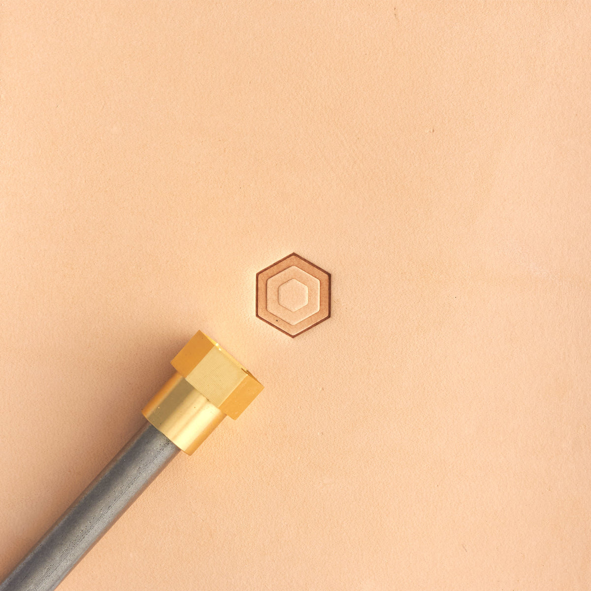 Hex Stepped Brass Stamp — Tandy Leather Europe